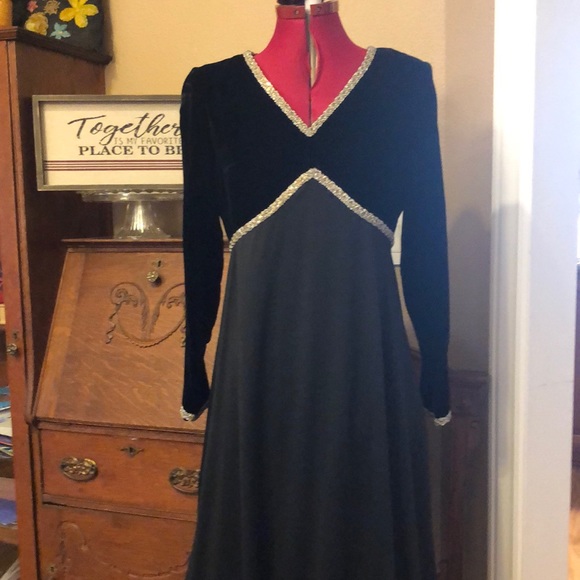 Bernie Bee New York | Dresses | Euc Vintage Bernie Bee Long Velvet ...